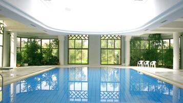 Piscina interior, piscina exterior