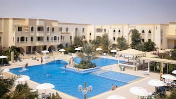 Piscina interior, piscina exterior