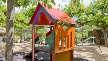 Área de recreio para crianças (ao ar livre)