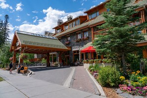 The Fox Hotel and Suites in Banff: Find Hotel Reviews, Rooms, and ...