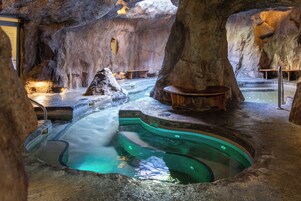 Banheira de hidromassagem interior