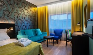 Roupas de cama premium, frigobar, cofres nos quartos, escrivaninha