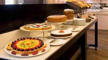 Pequeno-almoço tipo buffet diário (14 EUR por pessoa)