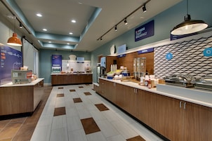 Café da manhã com buffet grátis todos os dias