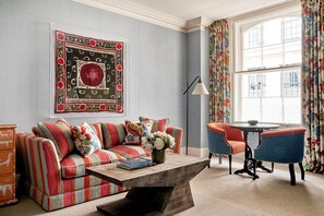 Suite Júnior, acessível (Luxury) | Lençóis de algodão egípcio, roupa hipoalergénica, edredões de penas 