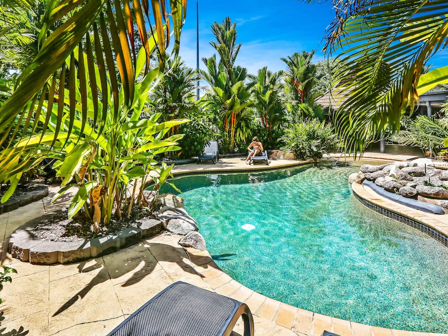 Piscina exterior, espreguiçadeiras