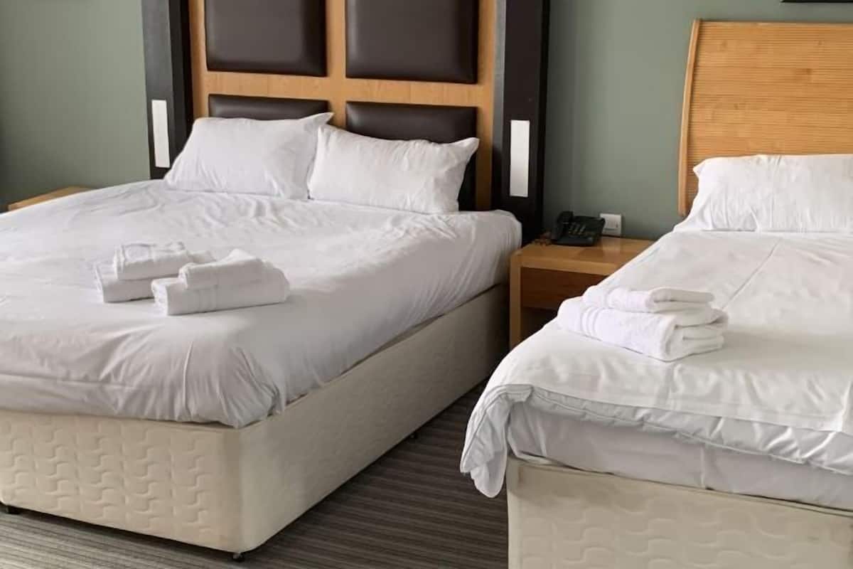 Escrivaninha, Wi-Fi de cortesia, roupa de cama