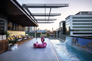 Piscina exterior, toldos gratuitos, espreguiçadeiras