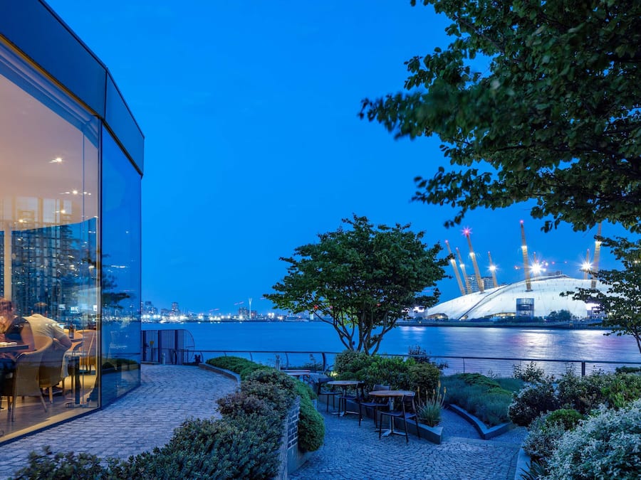 Pequenos-almoços, almoços, jantares servidos, cozinha britânica