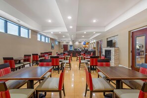 Café da manhã com buffet grátis todos os dias