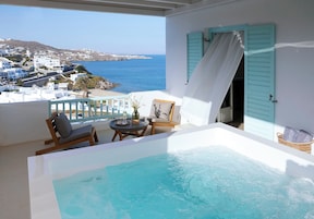 Bill&Coo Suite with outdoor Jetted Tub and Sea View | Banheira de hidromassagem