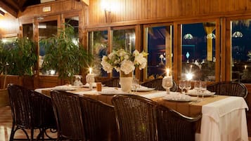 2 restaurantes, pequenos-almoços servidos