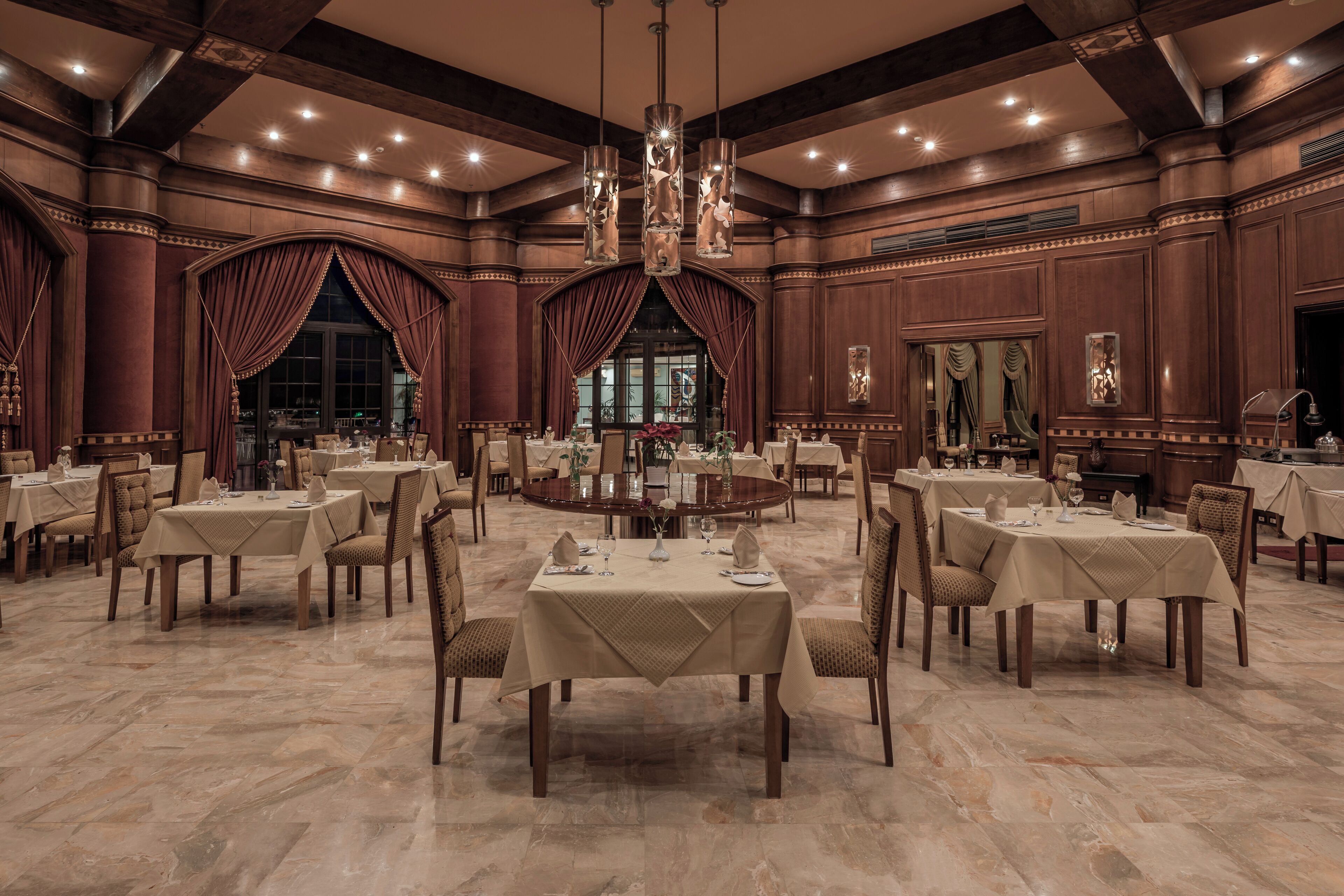 3 restaurantes, pequenos-almoços servidos, cozinha italiana 