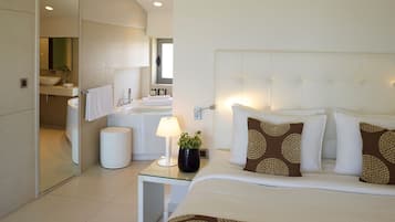 Quarto casal premium (Spa Bath Garden View) | 1 quarto, roupas de cama premium, edredons de pluma