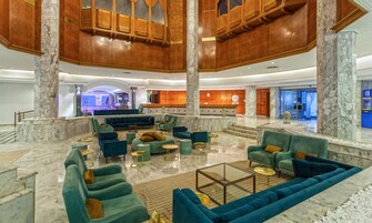 Área de estar no saguão