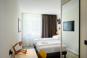 Roupa hipoalergénica, secretária, cortinas/cortinados opacos 