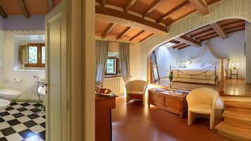 Quarto casal superior | 1 quarto, frigobar, cofres nos quartos, espaço de trabalho para notebook
