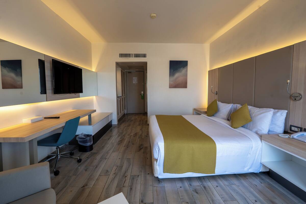 Minibar, cofre no quarto, ferro/tábua de engomar 