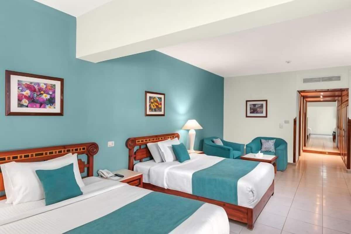 Minibar, cofre no quarto, Wi-fi 