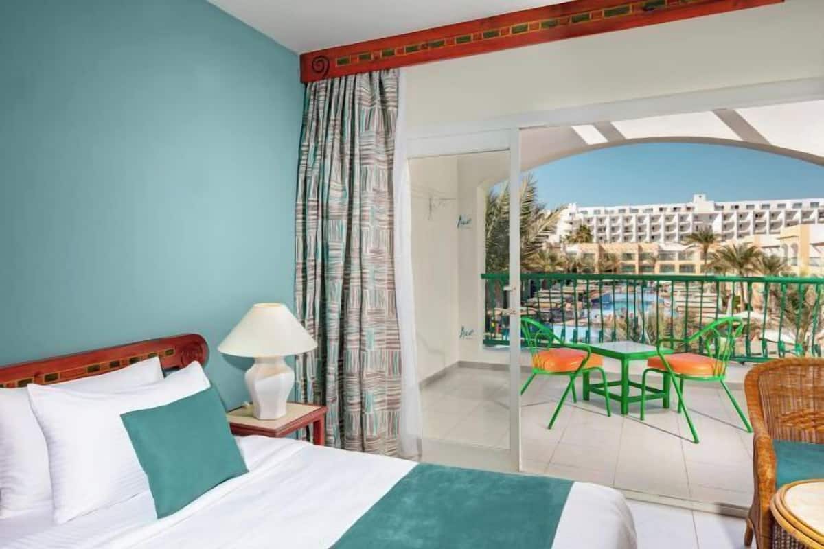 Minibar, cofre no quarto, Wi-fi 