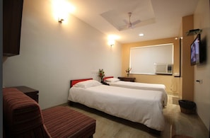 Quarto standard | Frigobar, escrivaninha, Wi-Fi de cortesia, roupa de cama