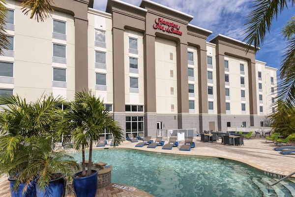 Hampton Inn & Suites Fort Myers - Colonial Blvd -