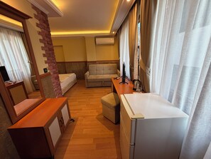 Quarto Standard, 1 cama de casal e sofá-cama | Roupa de alta qualidade, minibar, com decoração personalizada 