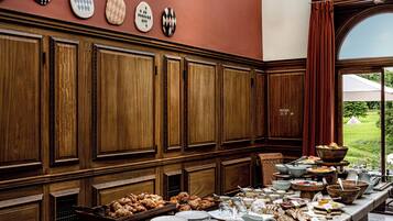 Pequeno-almoço tipo buffet diário (35 GBP por pessoa)