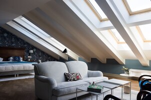 Sky Loft | Roupas de cama premium, camas Select Comfort, frigobar