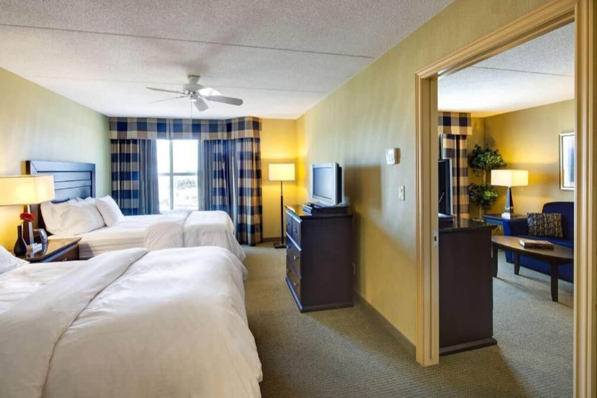 Roupas de cama premium, cofres nos quartos, quartos à prova de som