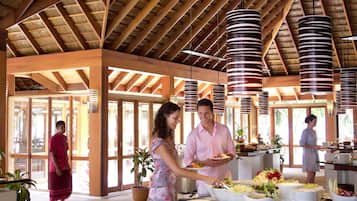 4 restaurantes, café da manhã, culinária asiática