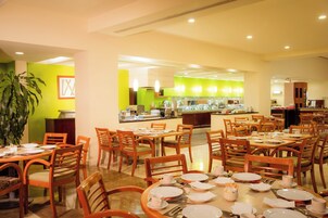 Pequeno-almoço tipo buffet diário mediante uma taxa