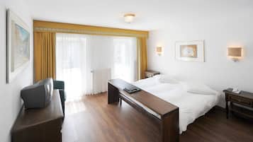 Quarto Duplo Superior | Cofre no quarto, cortinas/cortinados opacos, berços/camas para crianças