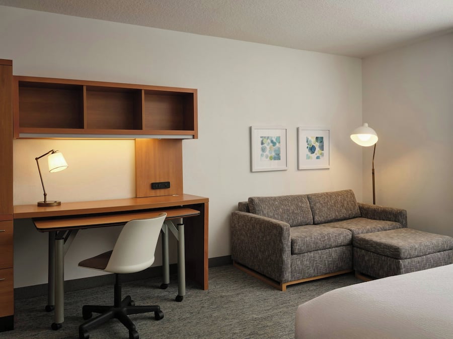 Estúdio, 1 cama king-size e sofá-cama | Camas de colchão pillowtop, cofre no quarto, secretária