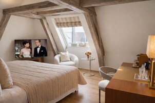 Suíte júnior, vista para o canal | Roupas de cama premium, edredons de pluma, frigobar, cofres nos quartos