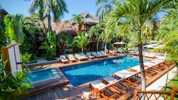 Piscina exterior, da(s) 08:00 à(s) 20:00, espreguiçadeiras