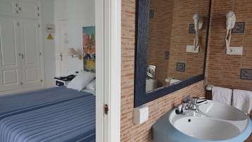 Habitación Doble Interior con 1 cama doble o 2 individuales | Cofres nos quartos, escrivaninha, quartos à prova de som
