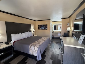 Escrivaninha, ferros/tábuas de passar roupa, Wi-Fi de cortesia