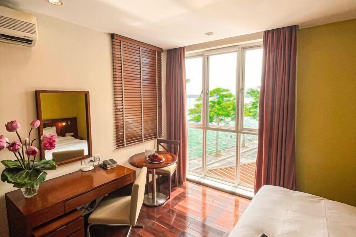 1 quarto, cofres nos quartos, escrivaninha