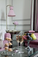 Suíte (Marie-Antoinette) | Camas com colchões pillow-top, frigobar, cofres nos quartos