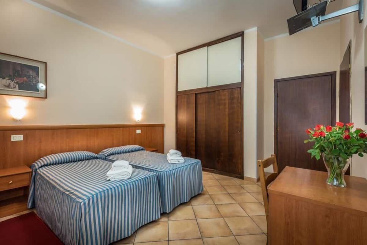 Minibar, cofre no quarto, quartos insonorizados, ferro/tábua de engomar 