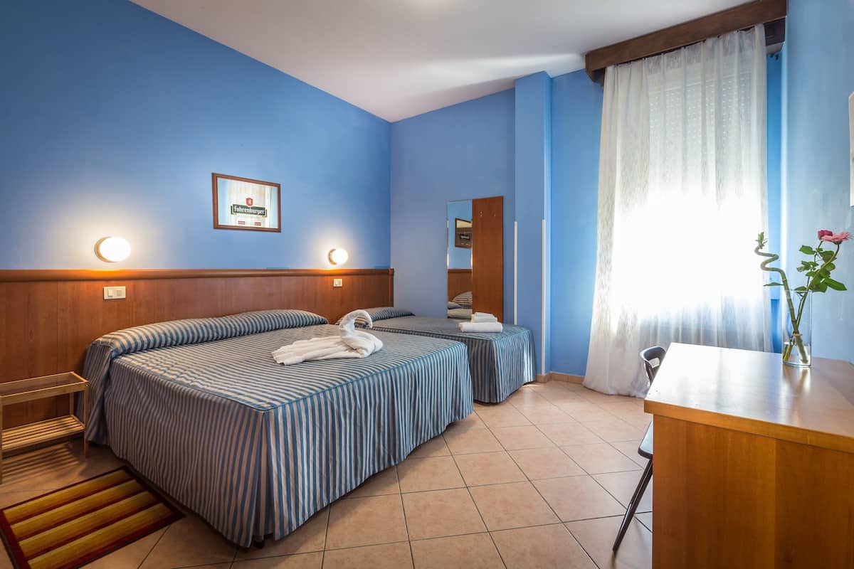 Minibar, cofre no quarto, quartos insonorizados, ferro/tábua de engomar 