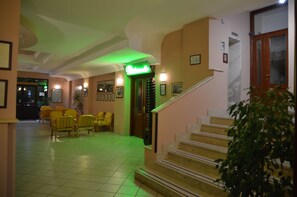 Área de estar no saguão