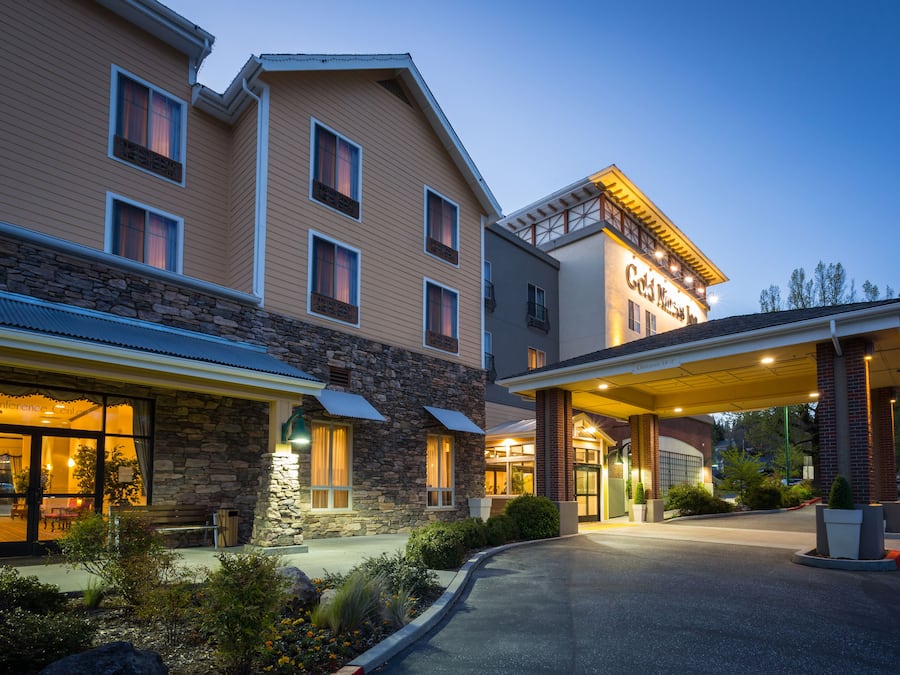 Fachada do alojamento (tarde/noite)