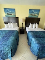 Quarto Standard, 2 camas de casal, vista para a piscina | Ferro/tábua de engomar, Wi-fi grátis