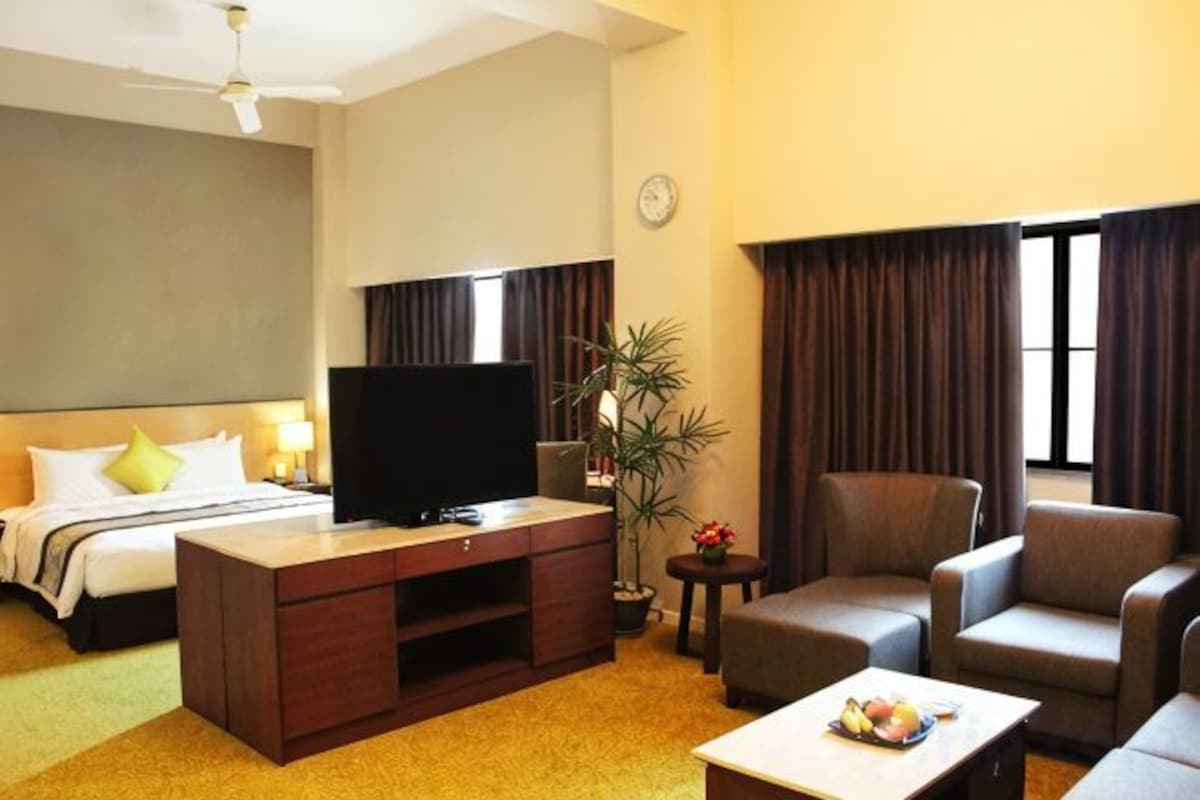 Executive Suite Connecting Room