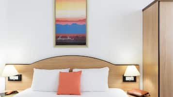 Apartamento standard, 1 quarto | Escrivaninha, roupa de cama, despertadores