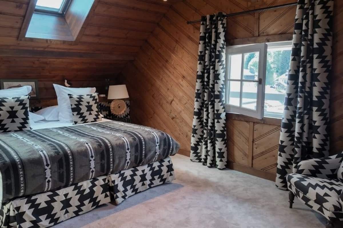 Cabine (Lodge) | Roupa de alta qualidade, minibar, cofre no quarto, secretária 