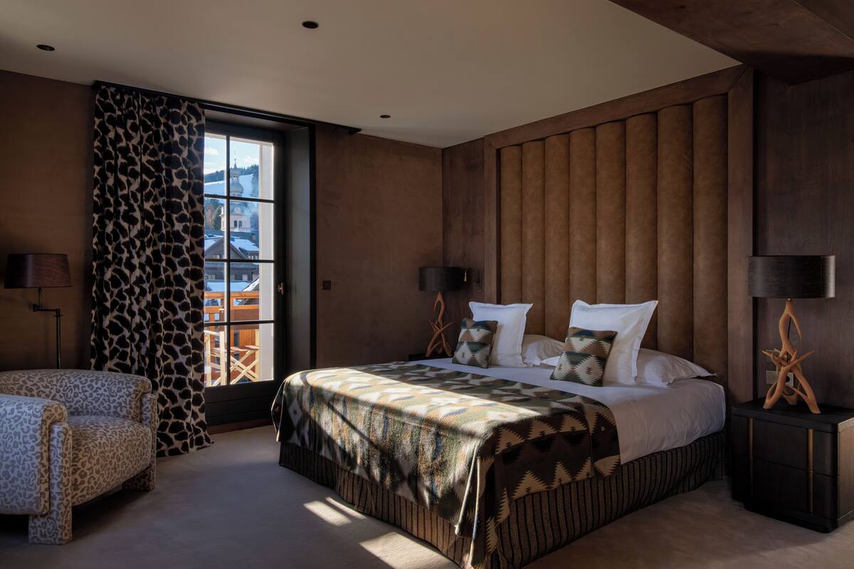 Suite Deluxe | Roupa de alta qualidade, minibar, cofre no quarto, secretária 