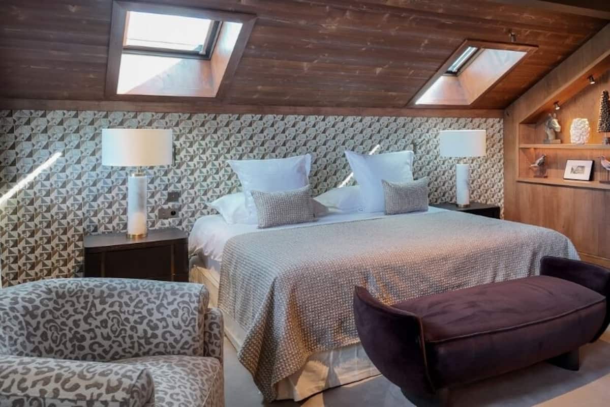 Penthouse | Roupa de alta qualidade, minibar, cofre no quarto, secretária 